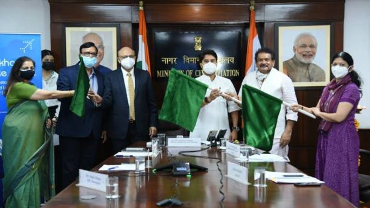 Shri Jyotiraditya Scindia Flags Off A Direct Flight On The Agra Lucknow