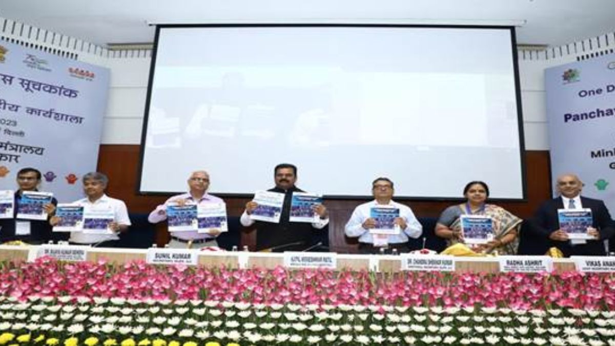 Raj Shri Kapil Moreshwar Patil releases Report on Panchayat Development ...