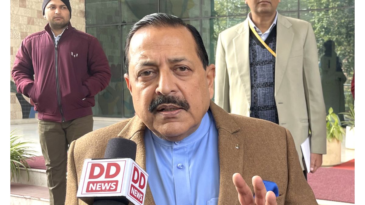 Woman Robot Astronaut "Vyommitra" will fly into Space ahead of ISRO's ...